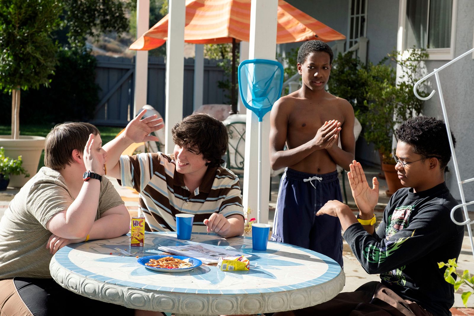 Foto de Taj Cross - PEN15 : Foto Tony Espinosa, Taj Cross, Dylan Gage ...