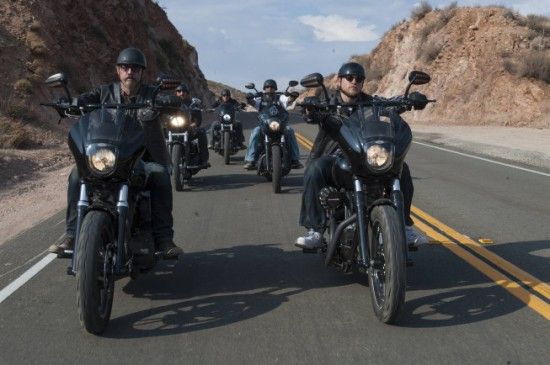 Foto de Charlie Hunnam - Hijos de la anarquía : Foto Theo Rossi, Kim ...