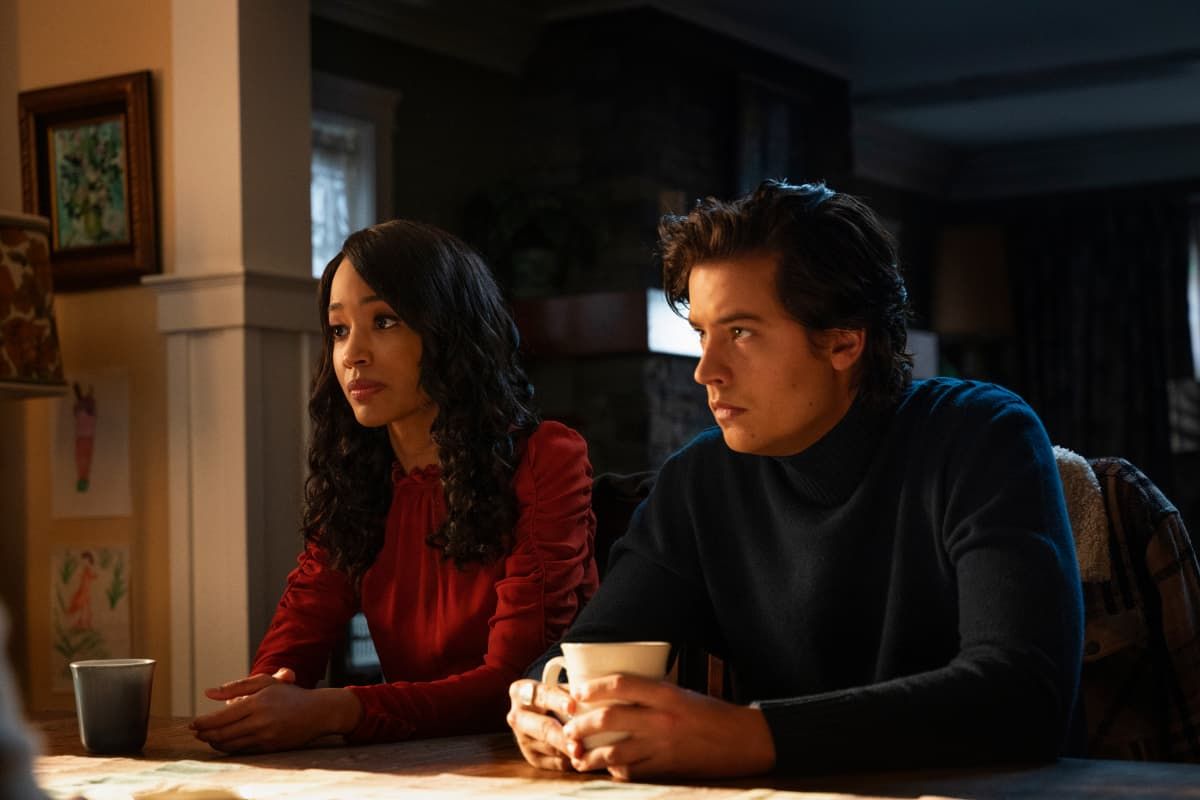 Foto de Cole Sprouse - Riverdale : Foto Cole Sprouse, Erinn Westbrook ...