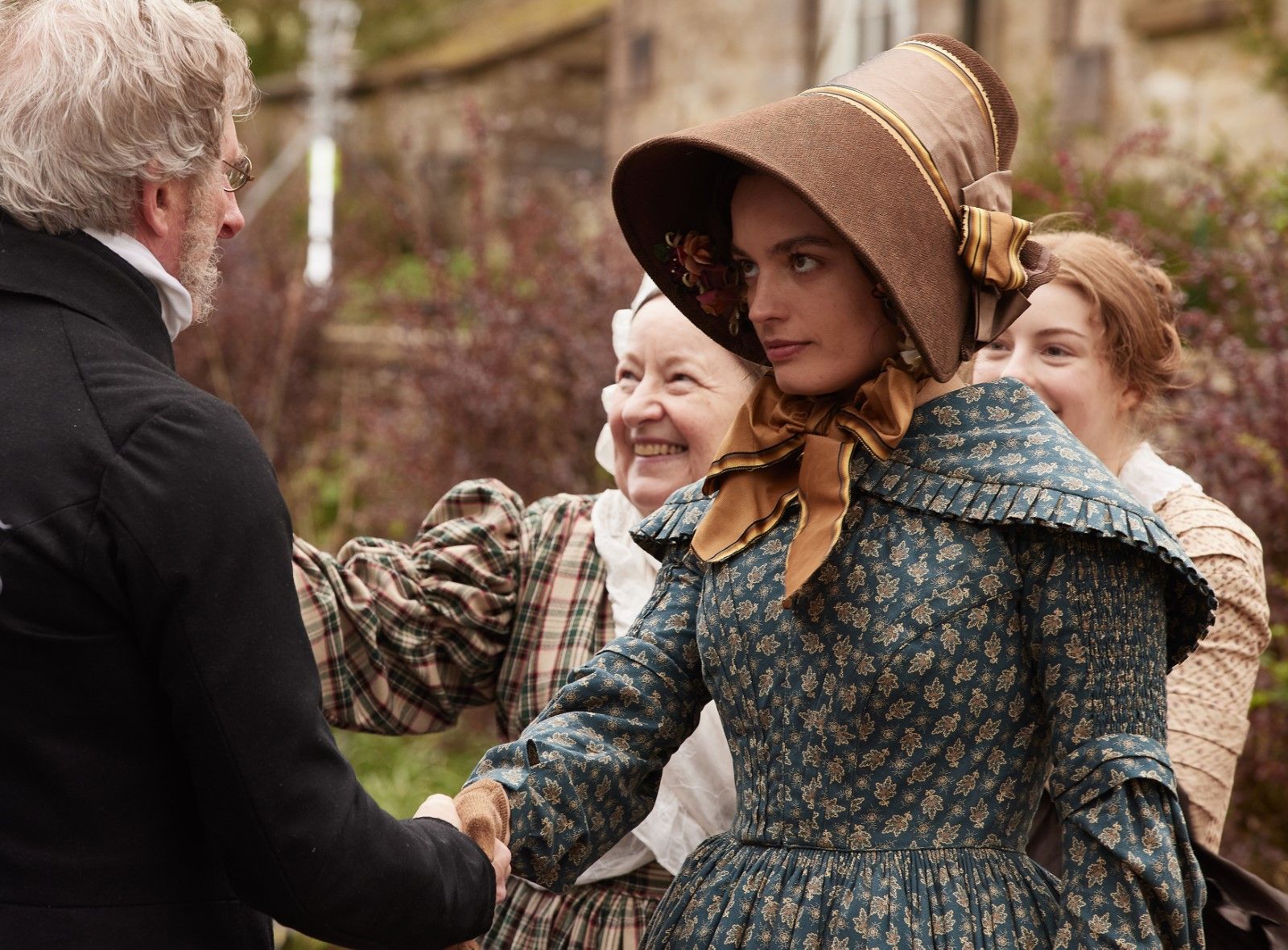 Foto de Adrian Dunbar - Emily : Foto Emma Mackey, Adrian Dunbar - Foto ...