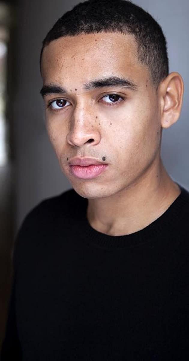Ezra Elliott - SensaCine.com