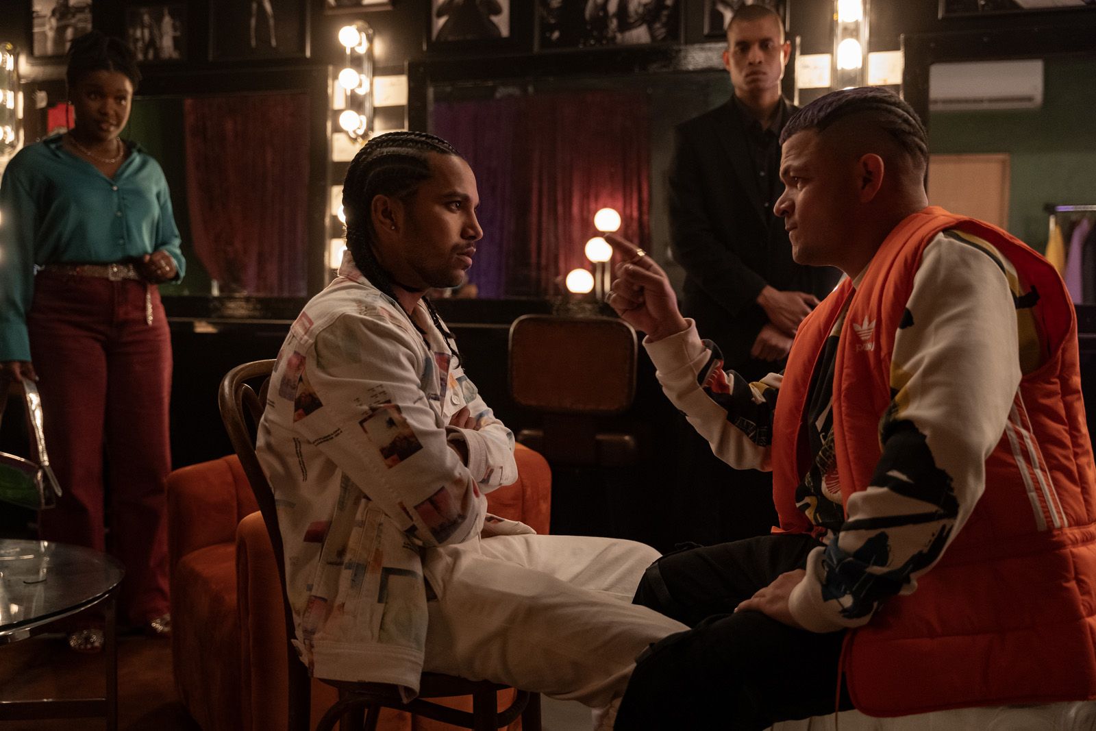 Neon : Foto Tyler Dean Flores, Courtney Taylor - Foto 17 sobre 24 ...